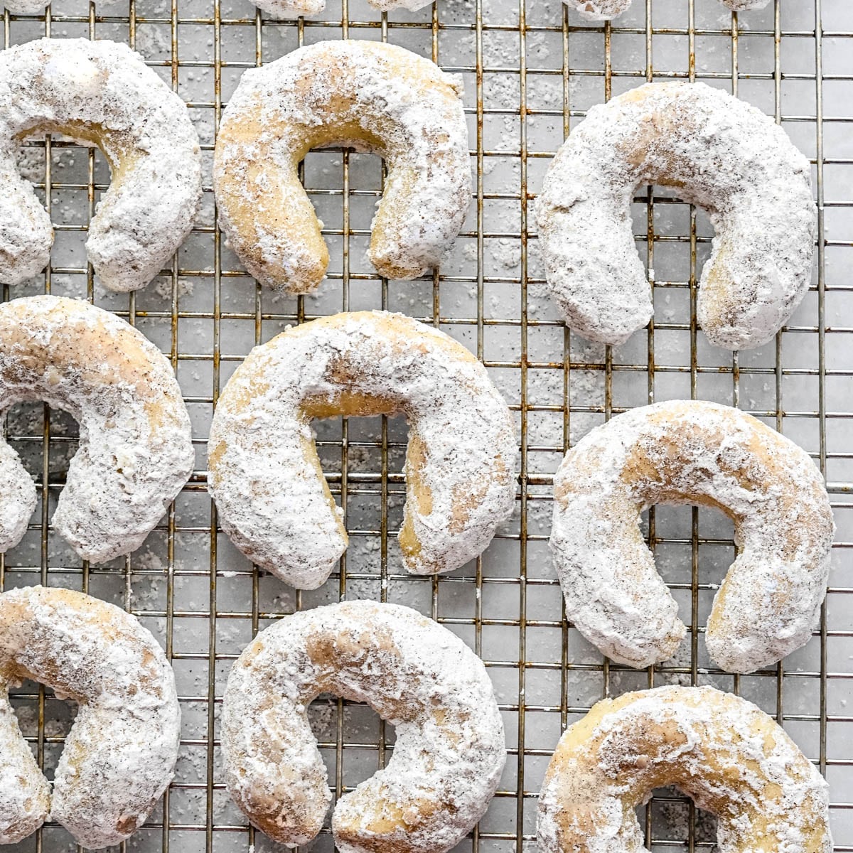 Crescent Cookies With Powdered Sugar