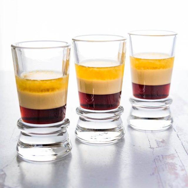 How To Build Layered B-52 Shots At Home - Garlic & Zest